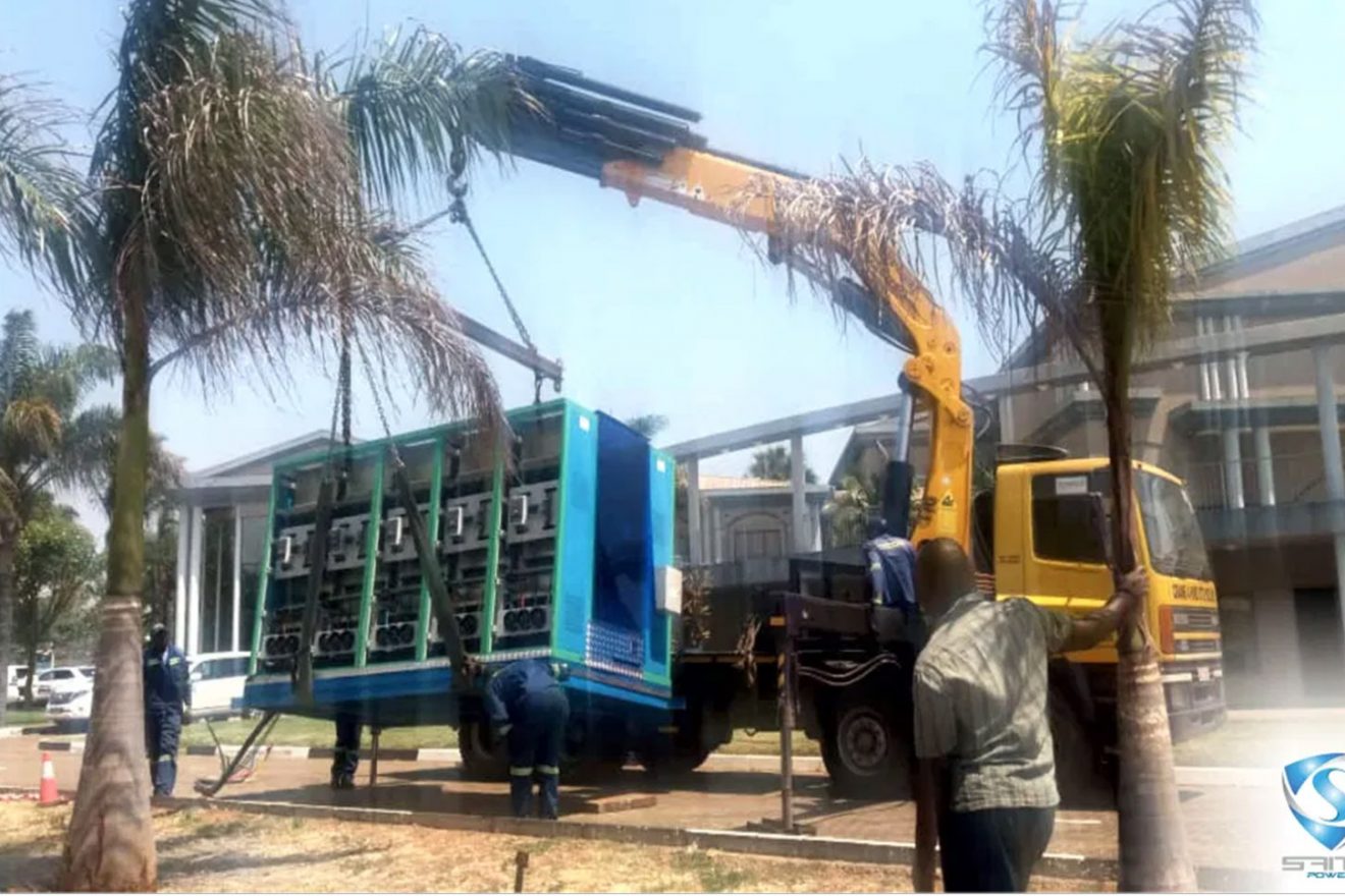 Maxwell Chikumbutso, l’inventeur génial de générateur et voiture à ...